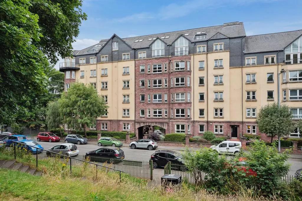 Crow Road, Glasgow, G11 2 bed flat - £1,200 pcm (£277 pw)