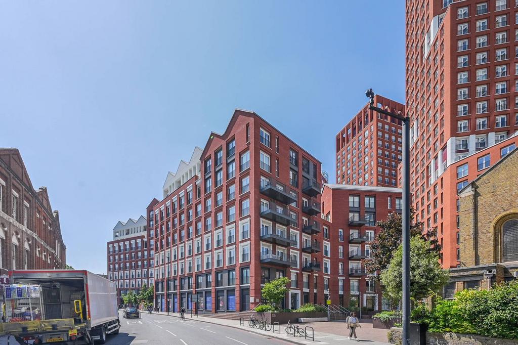 Exchange Gardens, Vauxhall, London, SW8 1 bed flat for sale - £574,500