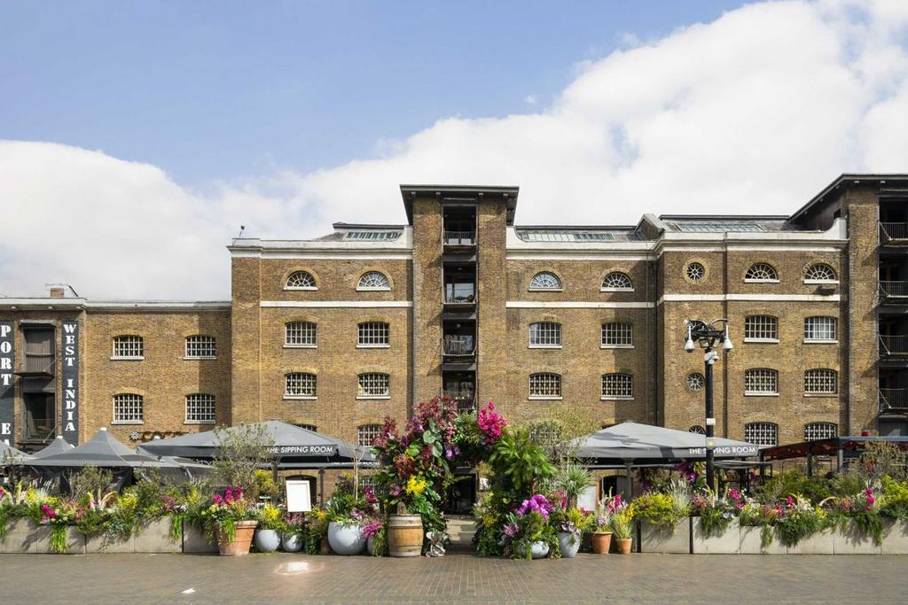 Hertsmere Road, London E14 2 bed flat - £4,000 pcm (£923 pw)