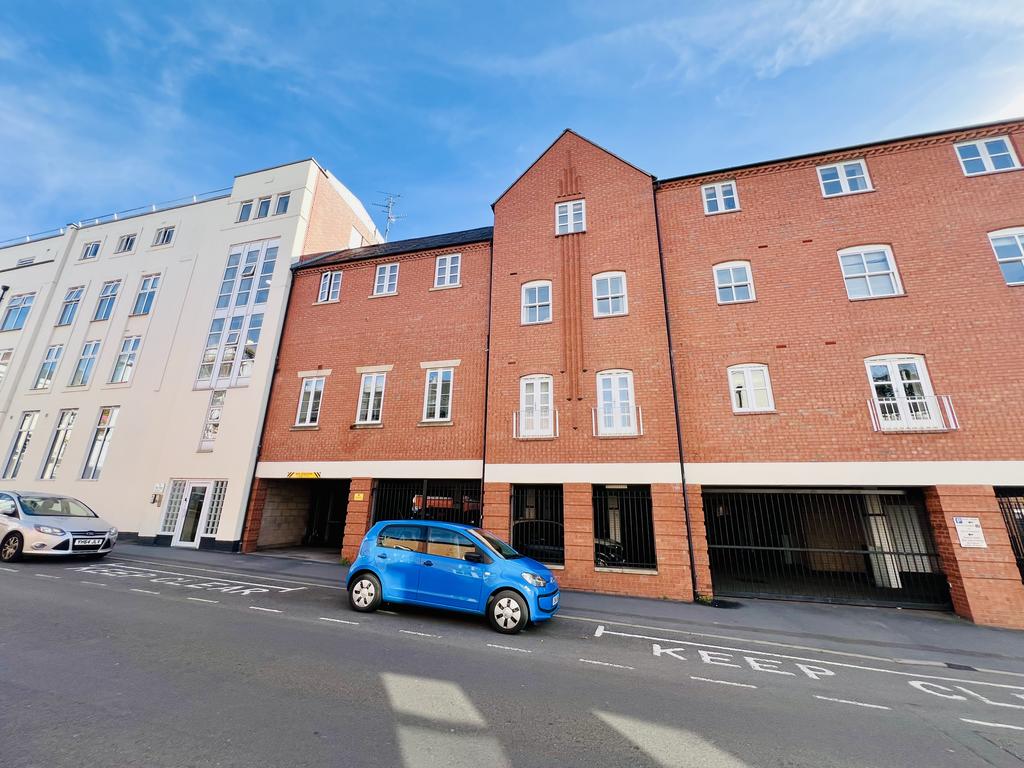 Windsor Street, Leamington Spa CV32 2 bed apartment to rent - £1,800 ...