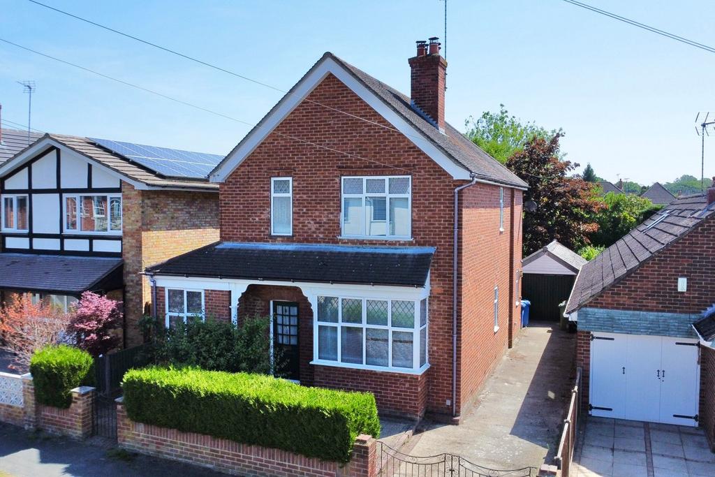 Florence Road, SANDHURST GU47 4 bed detached house - £575,000