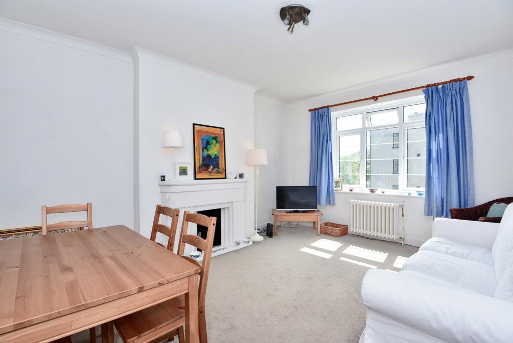 North Hill, Highgate, London, N6 2 bed flat for sale - £500,000