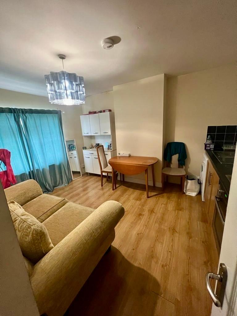 Ullswater Road, Bristol BS10 2 bed ground floor flat - £1,285 pcm (£297 pw)