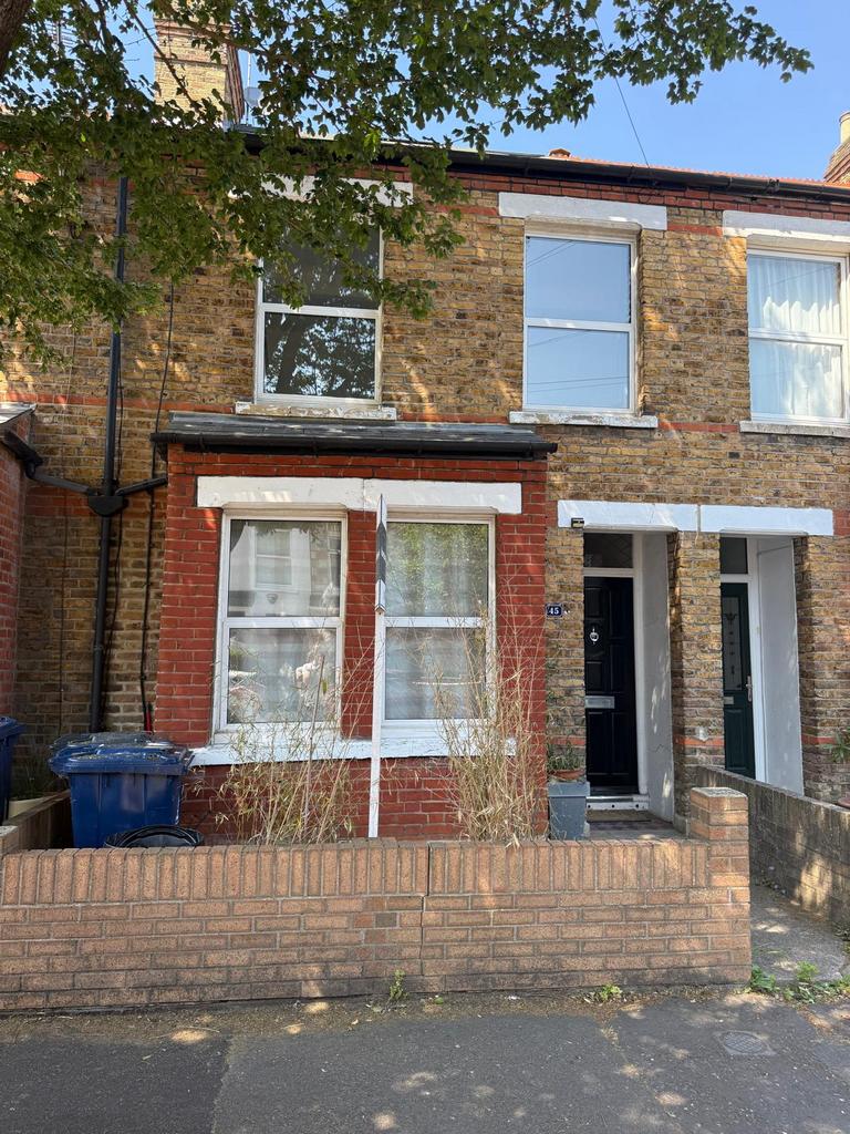 Framfield Road, London W7 4 bed terraced house - £2,900 pcm (£669 pw)