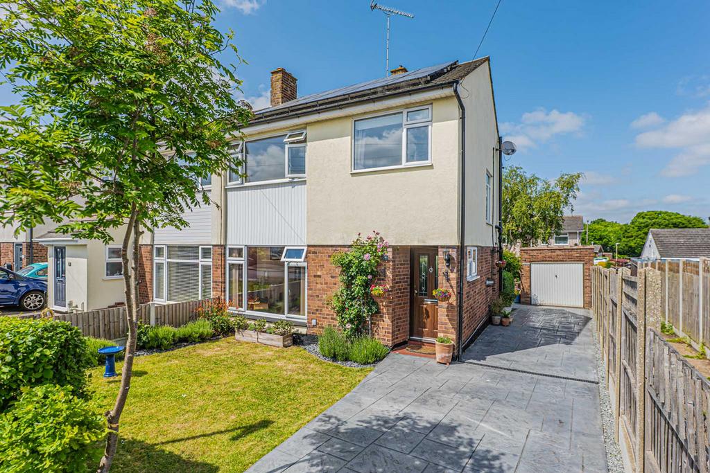 Colworth Close, Benfleet, SS7 3 bed semi-detached house for sale - £425,000