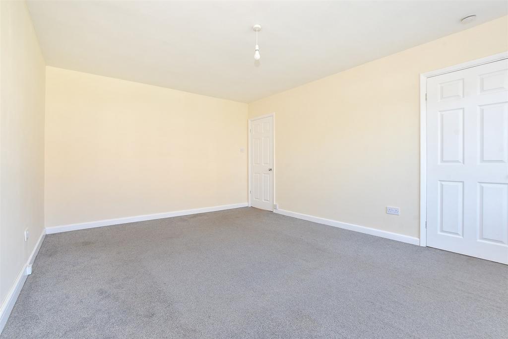 St. Andrew's Way, Freshwater PO40 2 bed ground floor maisonette - £112,000