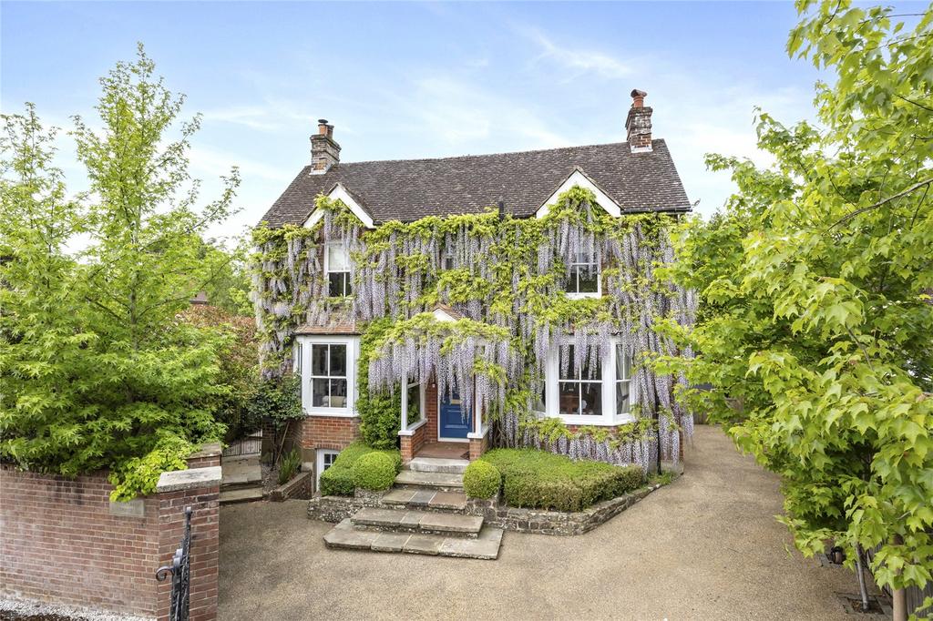 St. Christophers Road, Haslemere... 3 bed detached house - £850,000