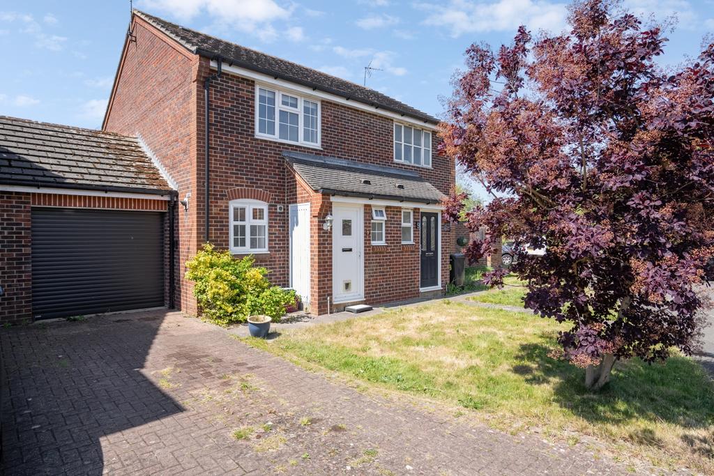 Blackwater Way, Didcot OX11 2 bed semi-detached house - £1,500 pcm (£ ...