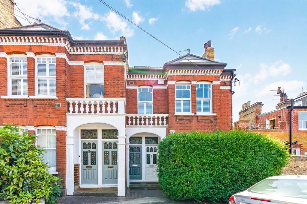 Narbonne Avenue, London SW4 2 bed maisonette - £3,500 pcm (£808 pw)
