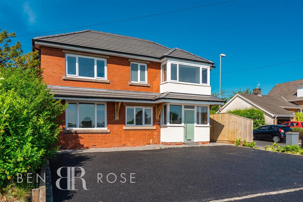 Bryning Lane, Preston PR4 4 bed detached house - £450,000