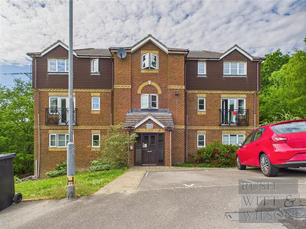 Helmsman Rise, St. Leonards-On-Sea 2 bed flat - £200,000