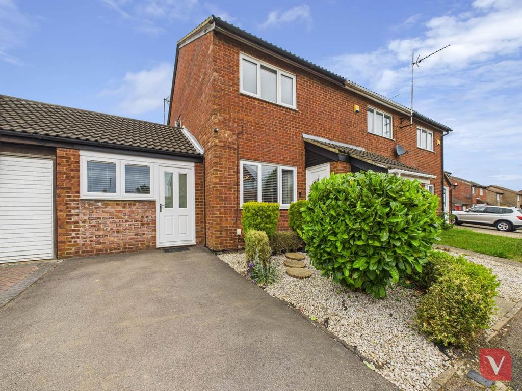 Repton Close, Luton LU3 2 bed end of terrace house for sale - £300,000