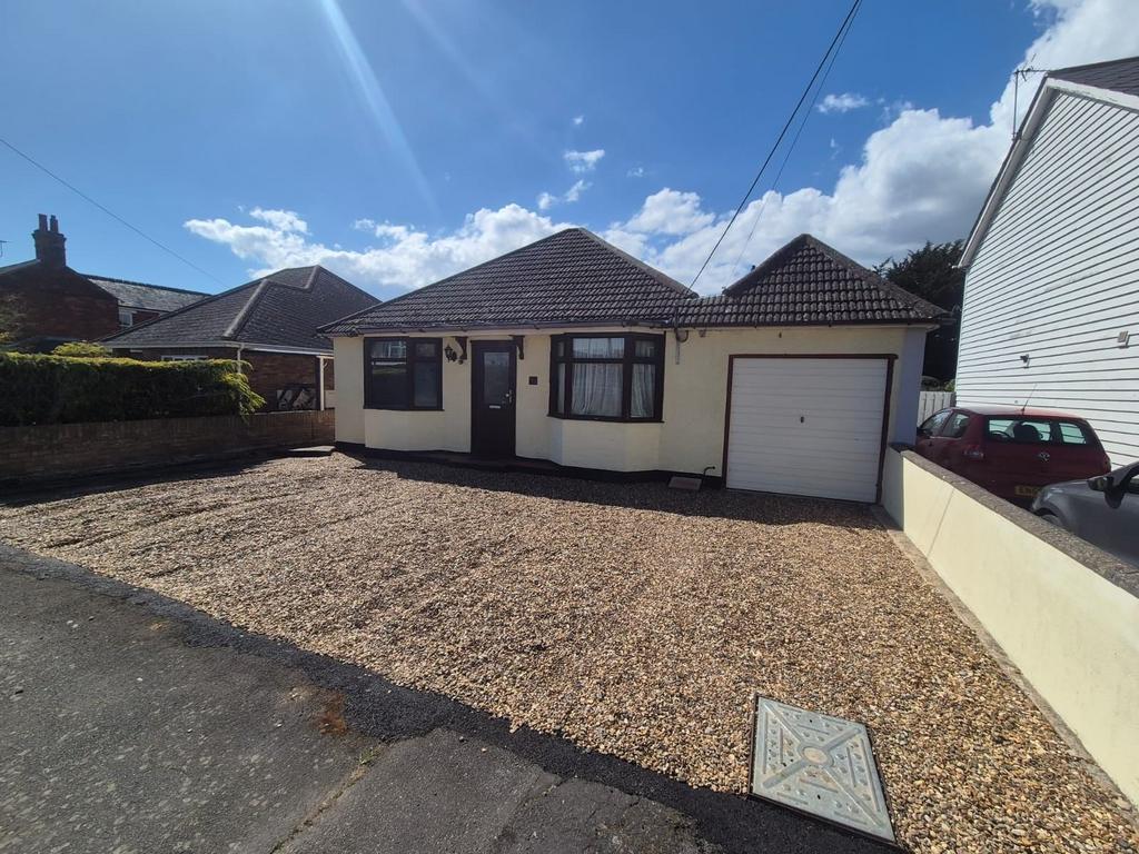 West Mersea, CO5 8LN 3 bed detached bungalow - £475,000