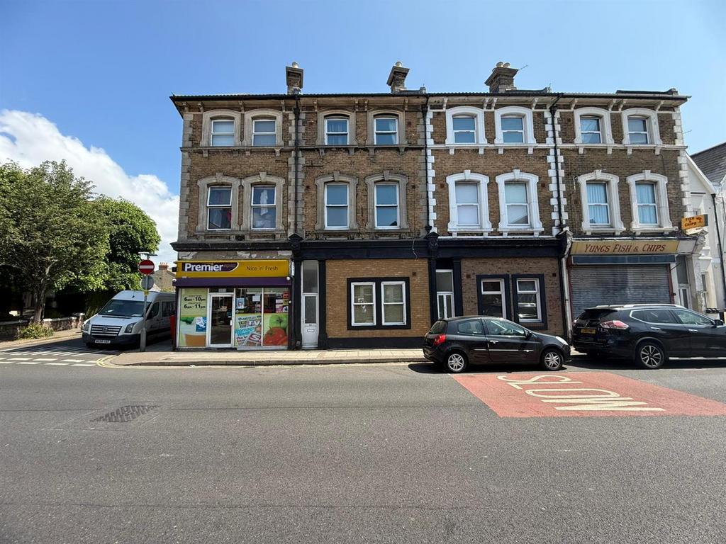 Stansted Road, Southsea 2 bed flat for sale - £150,000