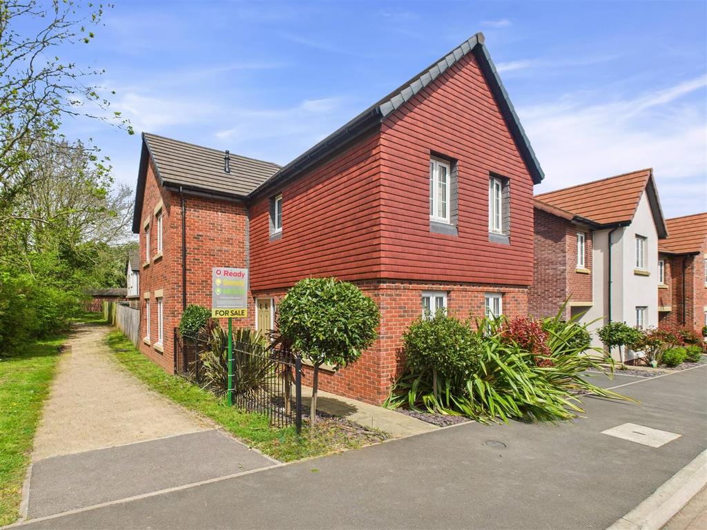 Canyon Meadow, Worksop S80 4 bed detached house to rent - £1,595 pcm (£ ...