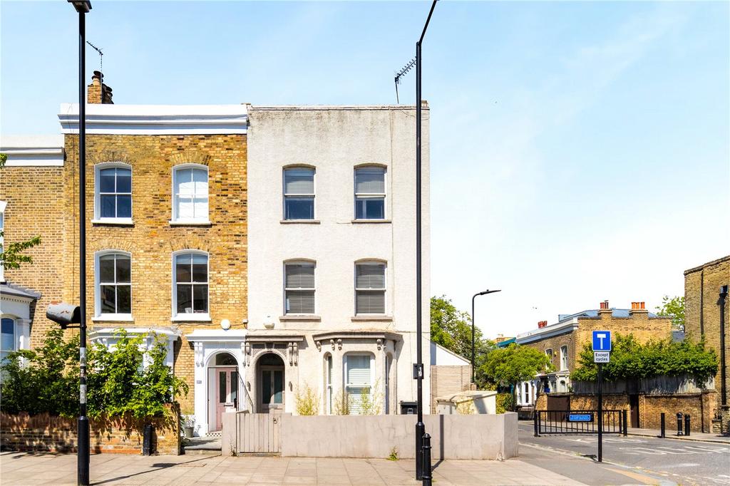 Powerscroft Road, Hackney, London, E5 3 bed flat for sale - £850,000
