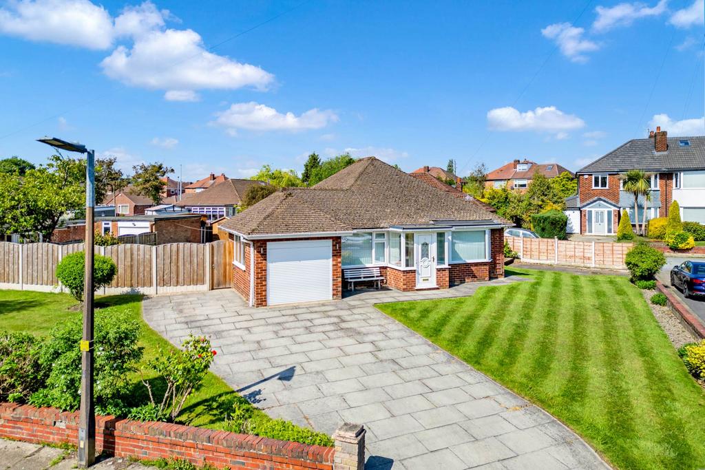 Dempsey Drive, Unsworth 3 bed bungalow for sale - £375,000