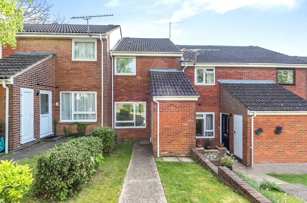 May Tree Close, Hampshire SO22 2 bed terraced house - £1,550 pcm (£358 pw)