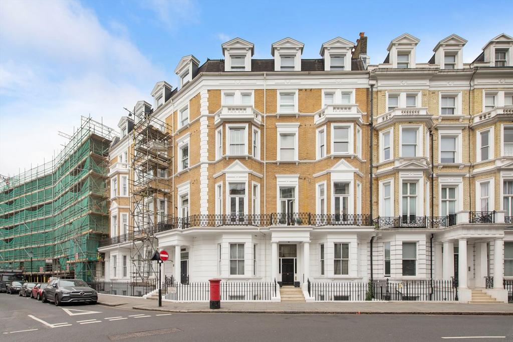 Knaresborough Place, London SW5 Studio - £1,842 pcm (£425 pw)