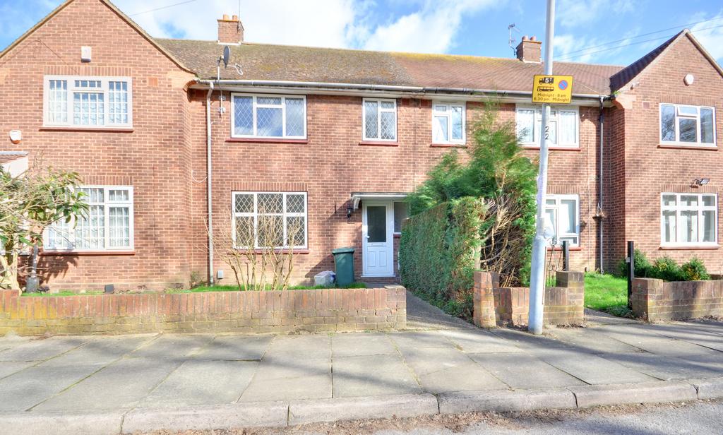 Fore Street, Pinner, HA5 3 bed house - £1,950 pcm (£450 pw)