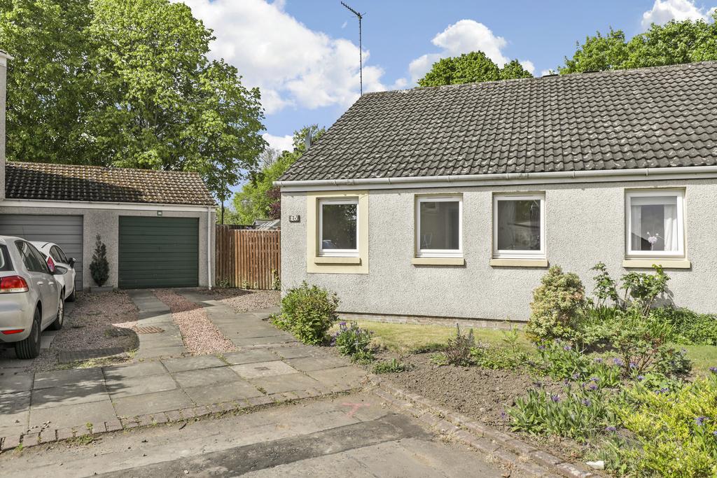 15 Acredales, Haddington, EH41 4NT 2 bed semi-detached bungalow - £195,000