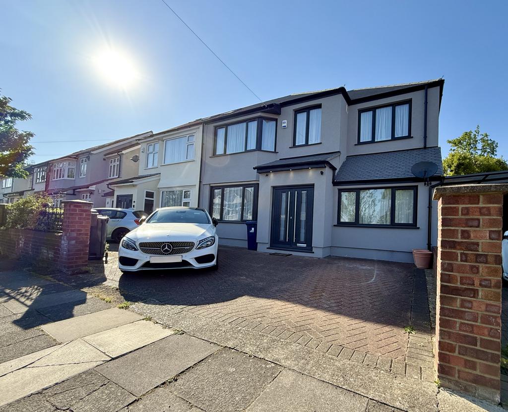 Shaftesbury Avenue, Southall, UB2 5 bed semi-detached house for sale ...