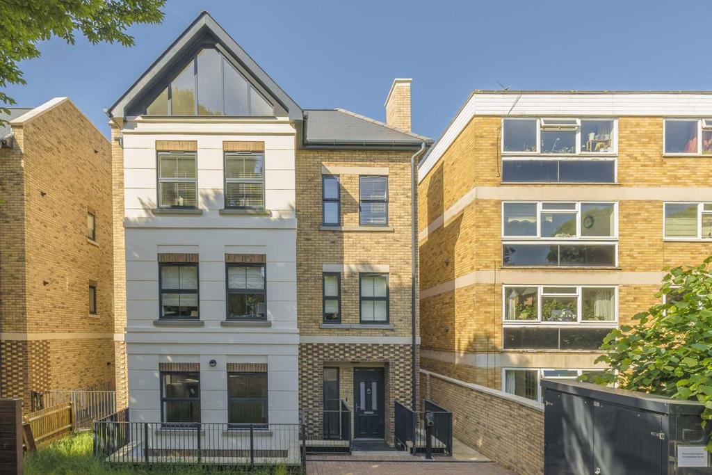 Somerset Road, London W13 3 bed flat to rent - £3,497 pcm (£807 pw)