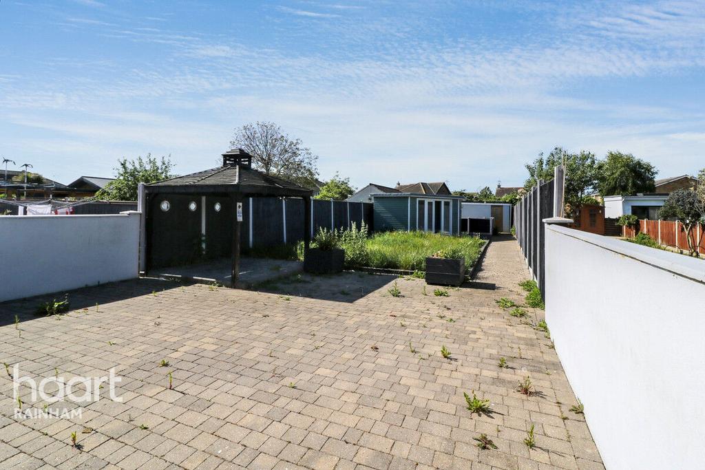 Wennington Road, Rainham, RM13 9DG 2 bed detached bungalow for sale - £ ...