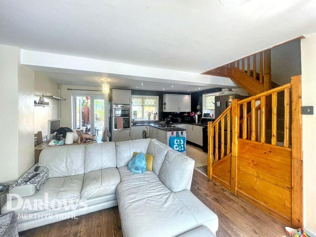 Bro-Y-Ffrwd, Merthyr Tydfil 2 bed end of terrace house for sale - £135,000