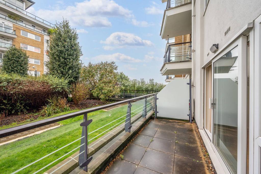 Smugglers Way, Wandsworth, London, SW18 Studio to rent - £1,550 pcm (£ ...
