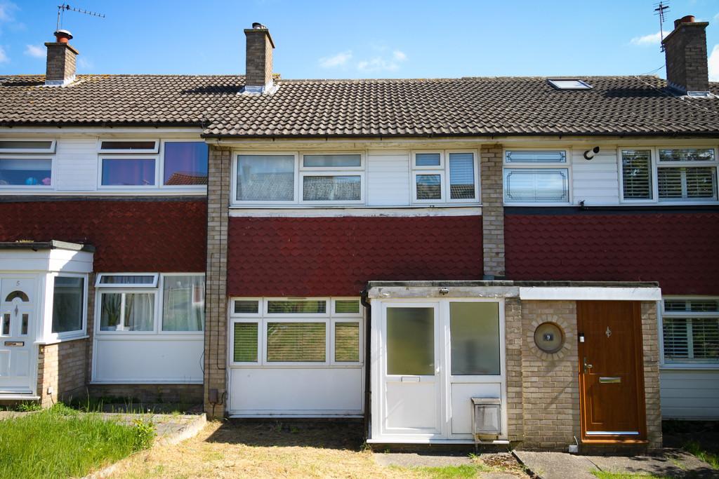 North Dene, Chigwell IG7 3 bed terraced house to rent - £2,100 pcm (£ ...