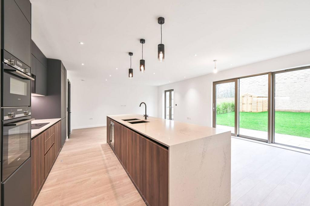 Trent Park, Enfield EN4 4 bed house for sale - £1,650,000