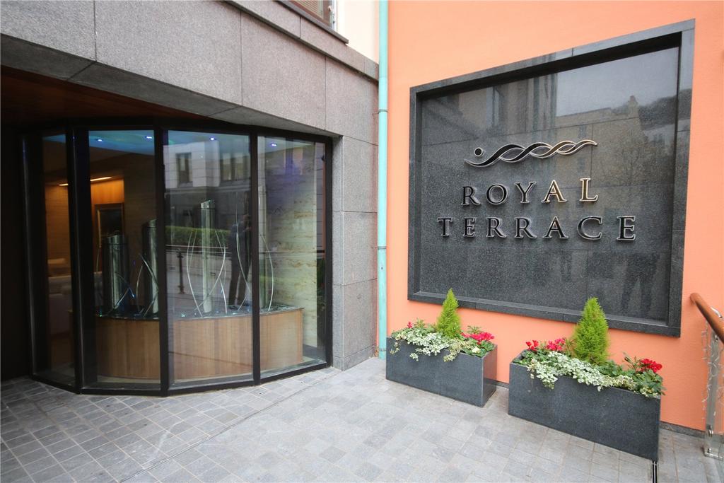 Royal Terrace, Glategny Esplanade... 2 bed apartment - £1,950 pcm (£450 pw)