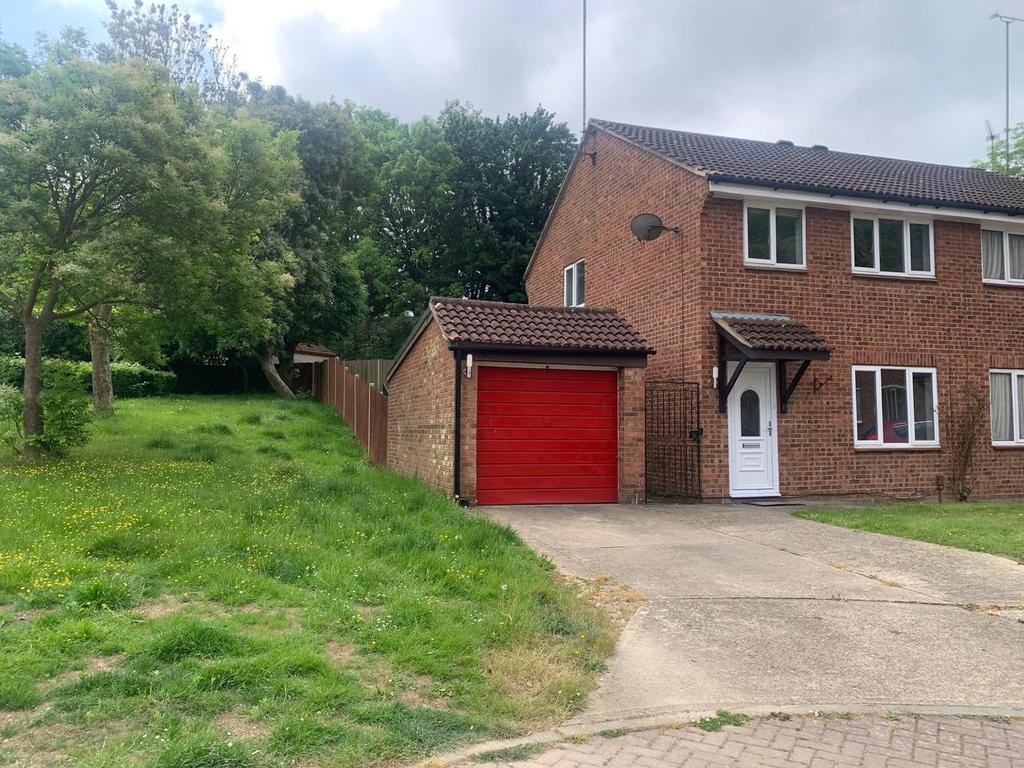 Mulberry Close, Gillingham ME7 3 bed semi-detached house to rent - £ ...