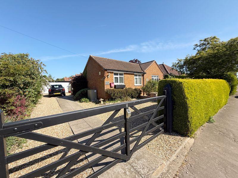 Hough Road, Frieston 2 bed detached bungalow - £320,000