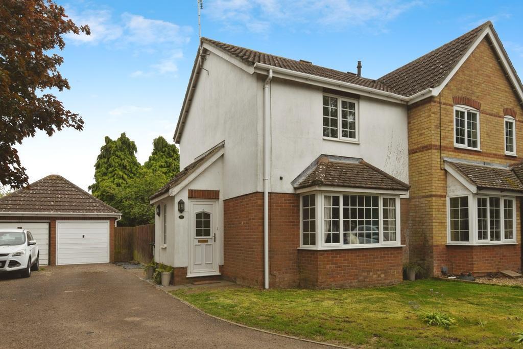 Kingfisher Drive, Wisbech, PE13 2TP 2 bed end of terrace house - £165,000