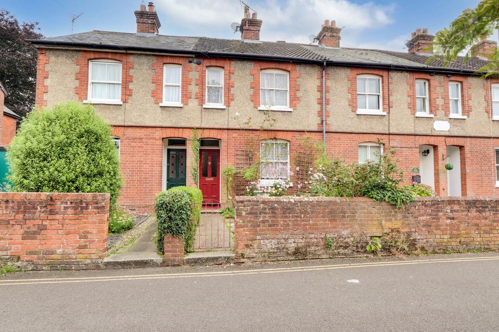 BASINGSTOKE, Hampshire, RG21 2 bed terraced house to rent - £1,350 pcm ...