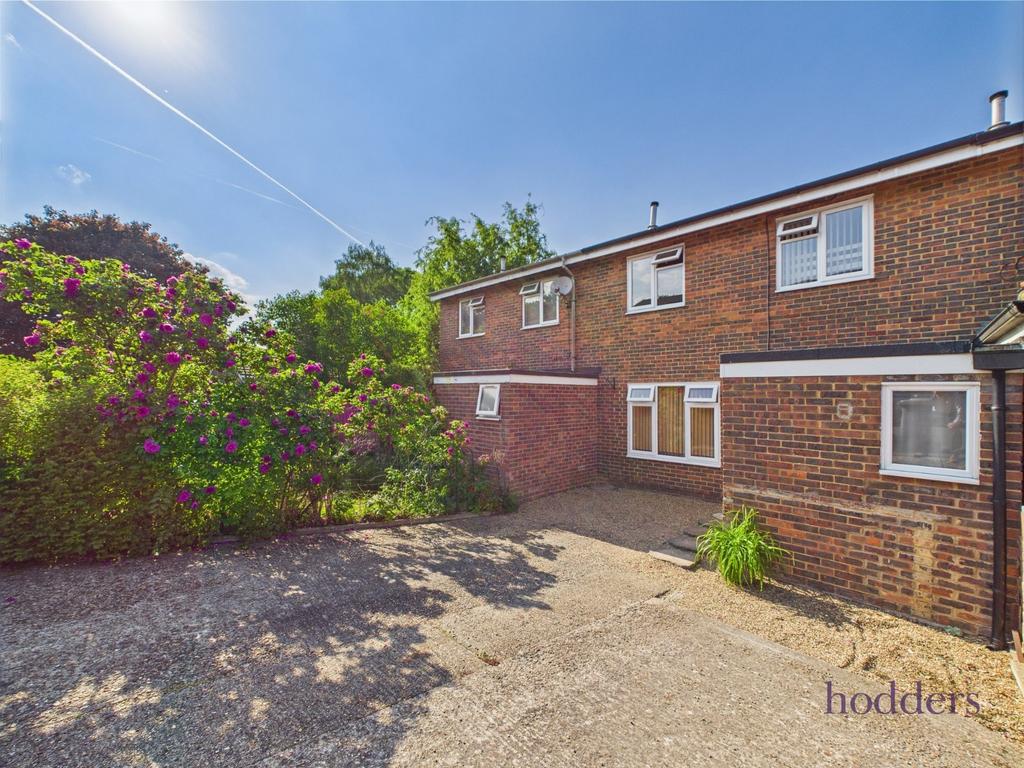 Orchard Way, Addlestone, Surrey, KT15 3 bed terraced house for sale - £ ...