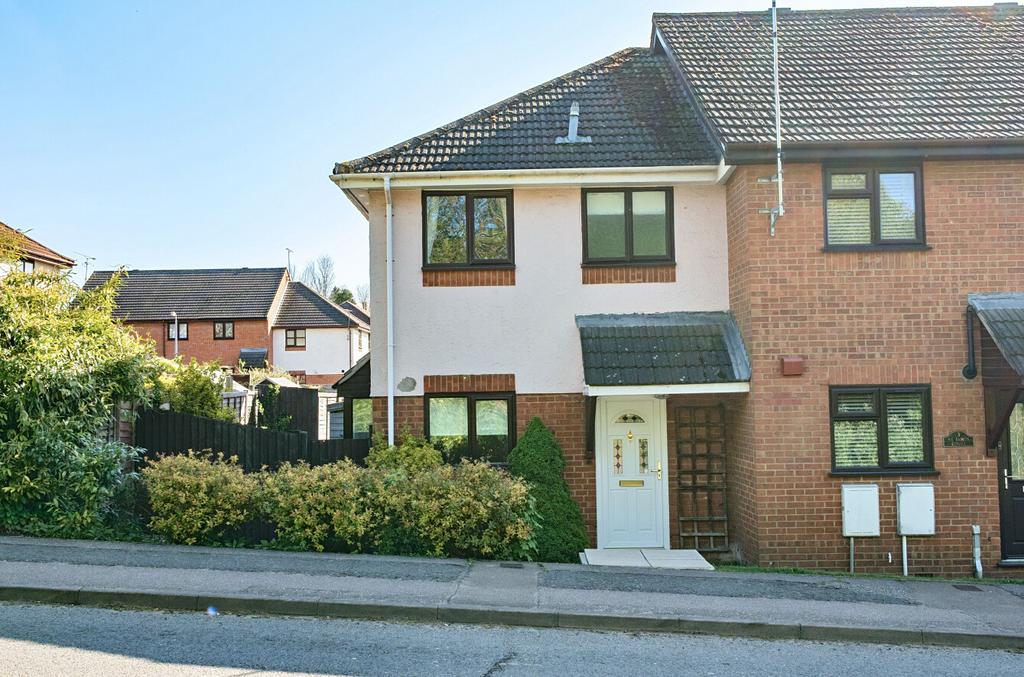 St. James Court, Essex CB10 2 bed end of terrace house for sale - £300,000