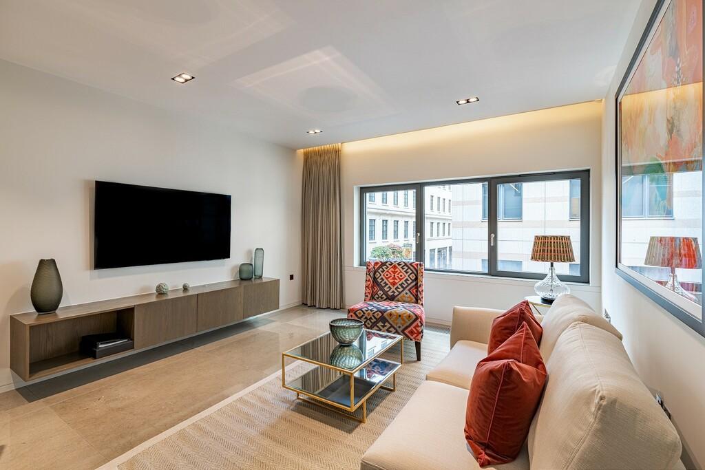 Babmaes Street, St James, SW1Y 1 bed flat to rent - £7,367 pcm (£1,700 pw)