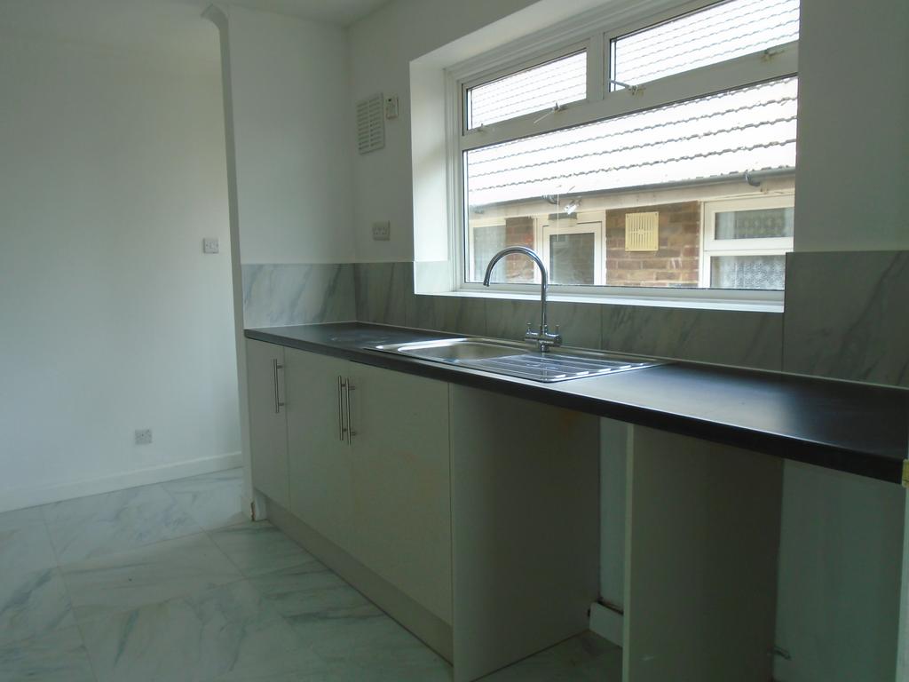 Brighton BN1 3 bed bungalow - £1,795 pcm (£414 pw)