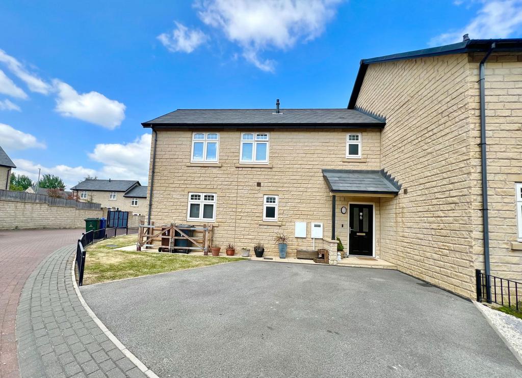Blenheim Gardens, Barnsley, S70 6JU 3 bed semi-detached house - £220,000