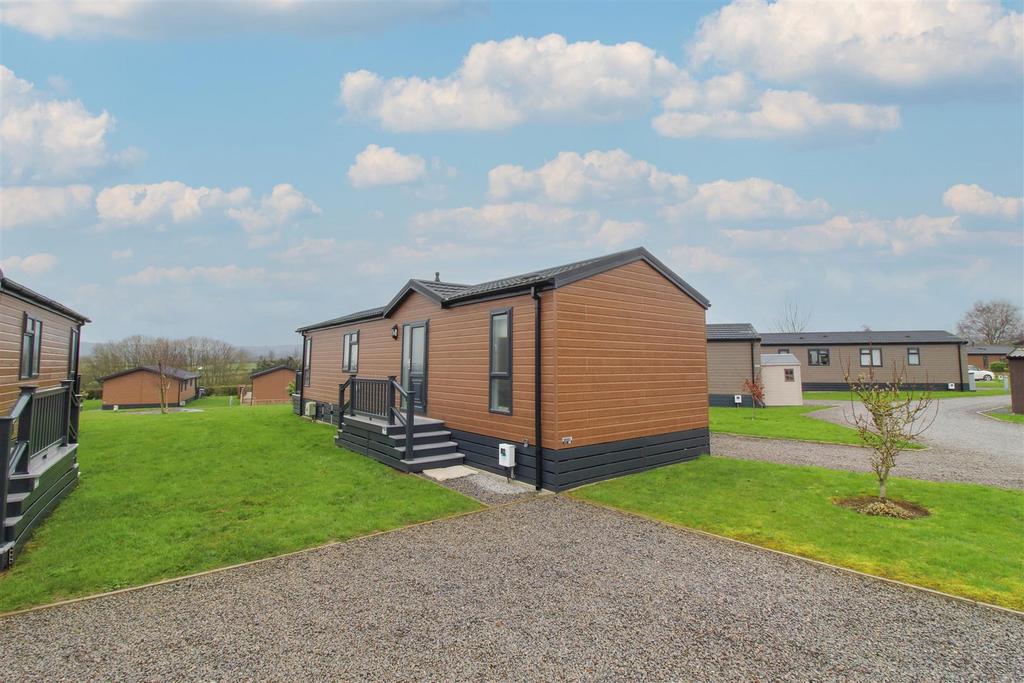 Sutton Road, Thirsk 2 bed park home for sale - £99,000