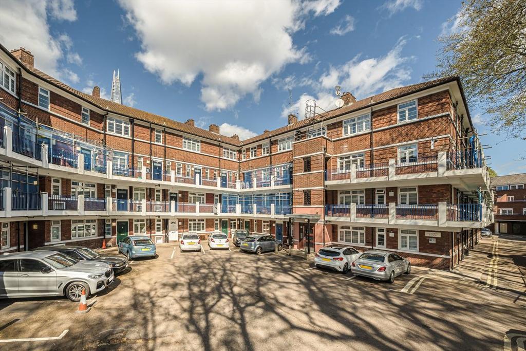St. Olaves Estate, London SE1 3 bed flat for sale - £575,000