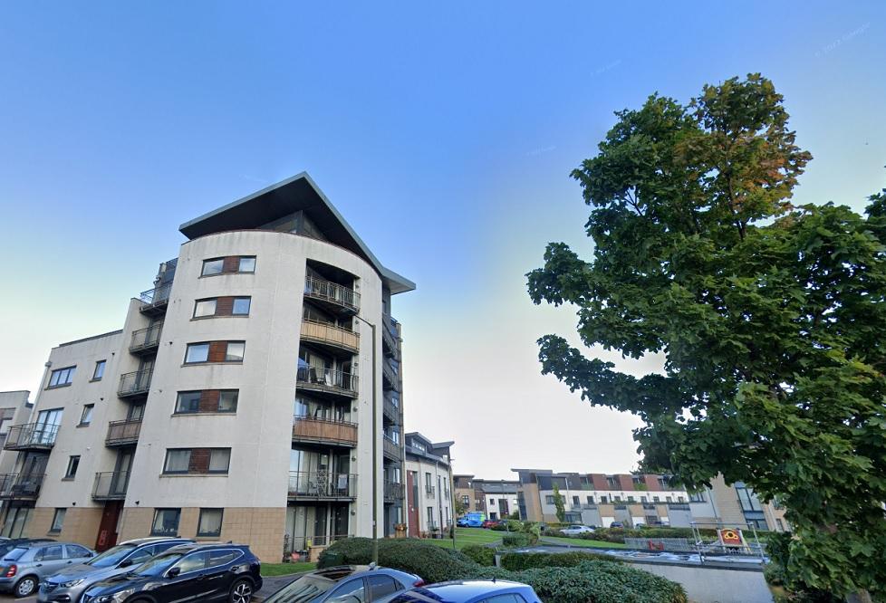 14, East Pilton Farm Crescent... 2 bed flat - £1,450 pcm (£335 pw)