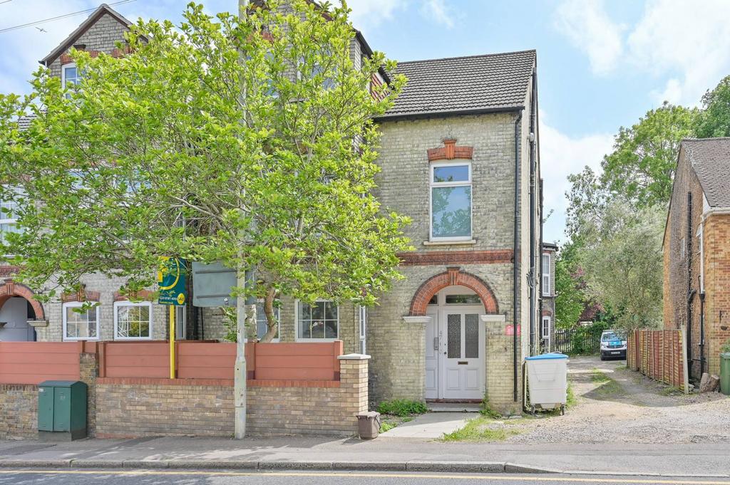 Aldenham Road, Bushey, Watford, WD23 1 bed flat - £295,000
