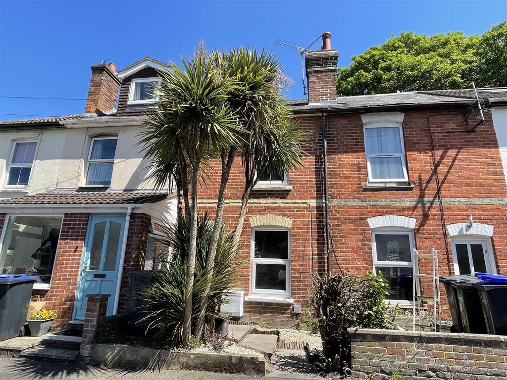 Hillview Road, Wiltshire SP1 2 bed terraced house for sale - £230,000