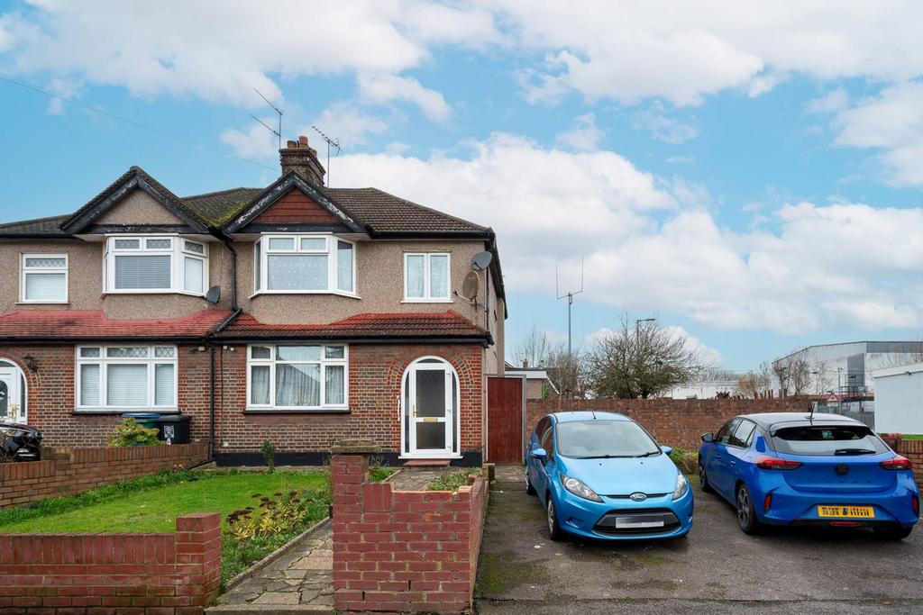Southfield Avenue, Watford, WD24 3 bed semi-detached house for sale - £ ...