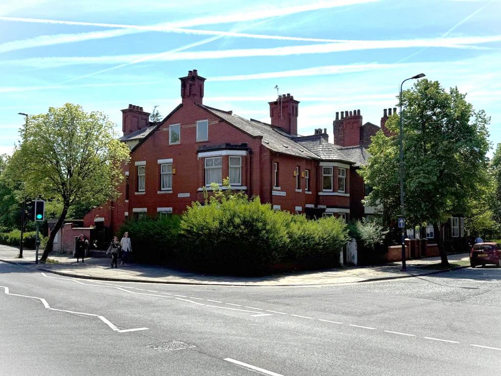 Mesnes Park Terrace, Wigan, Greater... 6 bed end of terrace house - £ ...