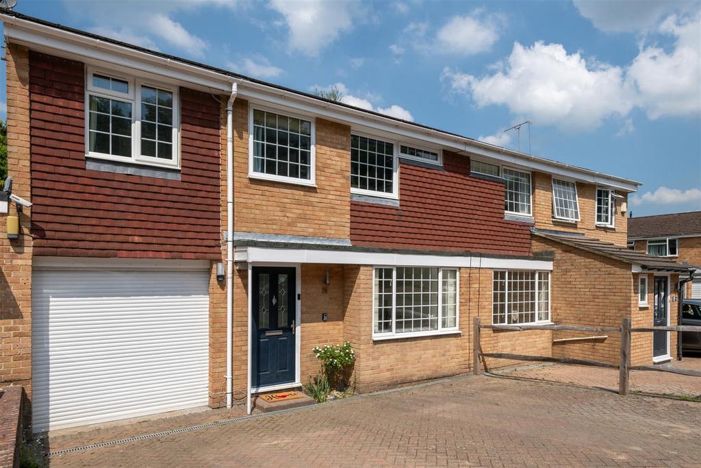 Hazel Way, Crawley Down 4 bed semi-detached house - £480,000